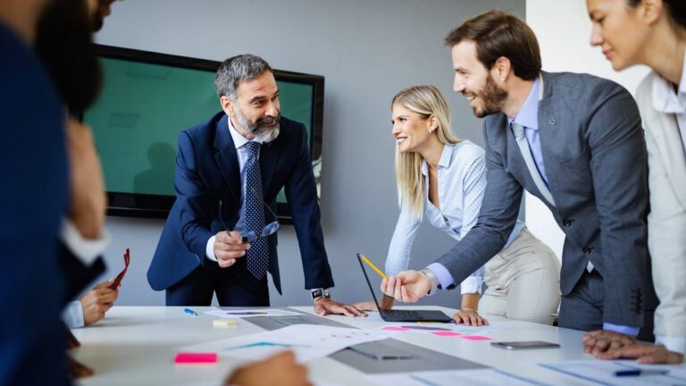 Top Customer Communication Tips: How To Stay In Touch And Build ...